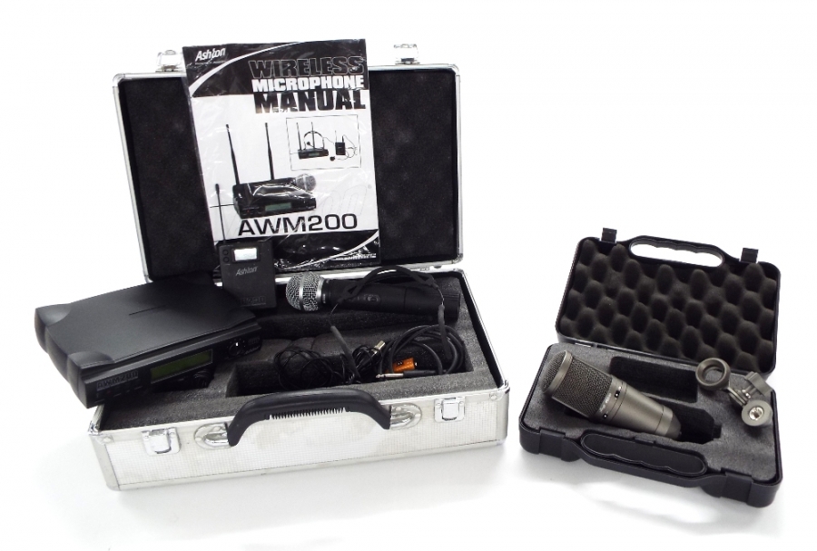 Ashton AWM200 wireless microphone system including both microphone and ...